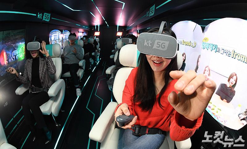 KT 5G 버스에서 VR체험 - 노컷뉴스