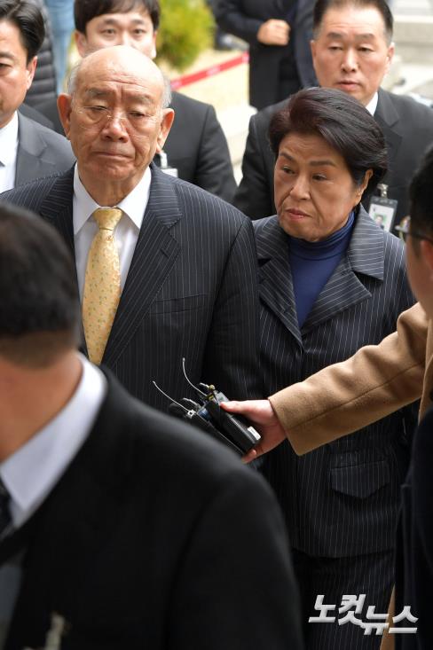 광주 도착한 전두환 씨와 부인 이순자 씨 노컷뉴스