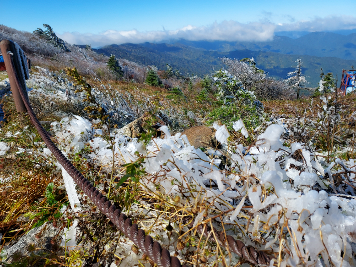 지리산 주 능선 첫 '상고대'…지난해보다 9일 빨라 - 노컷뉴스