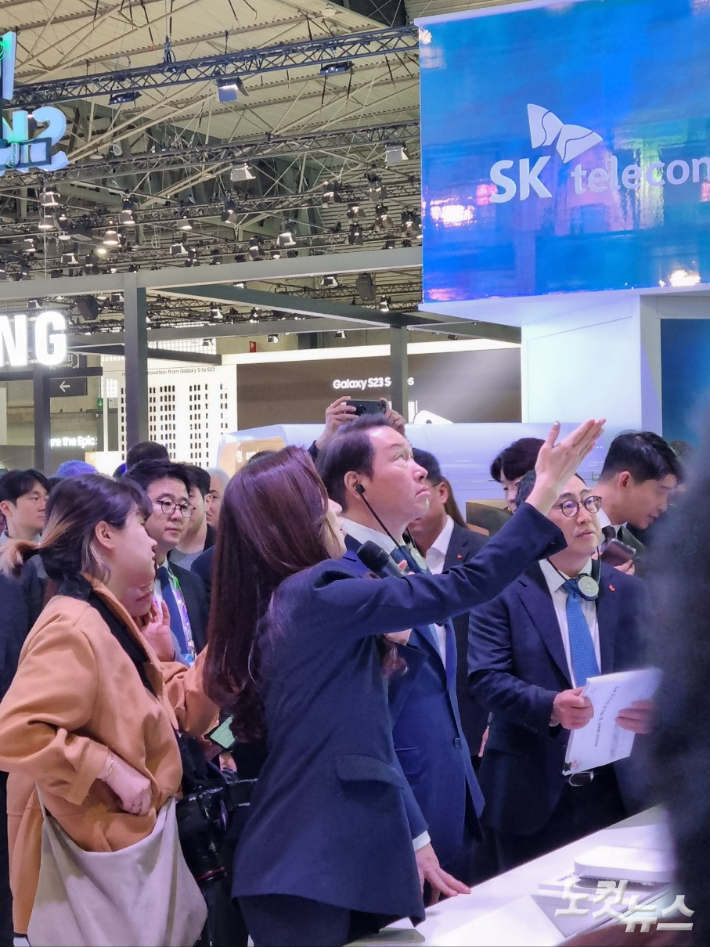 최태원 SK 회장 "AI로 전환…따뜻한 기술 필요" - 노컷뉴스