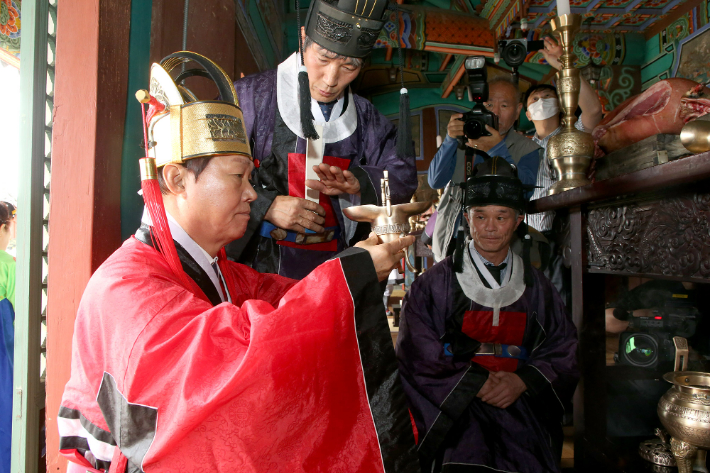 '가야문화축제 시작' 가락국 시조대왕 수로왕 춘향대제 봉행 - 노컷뉴스