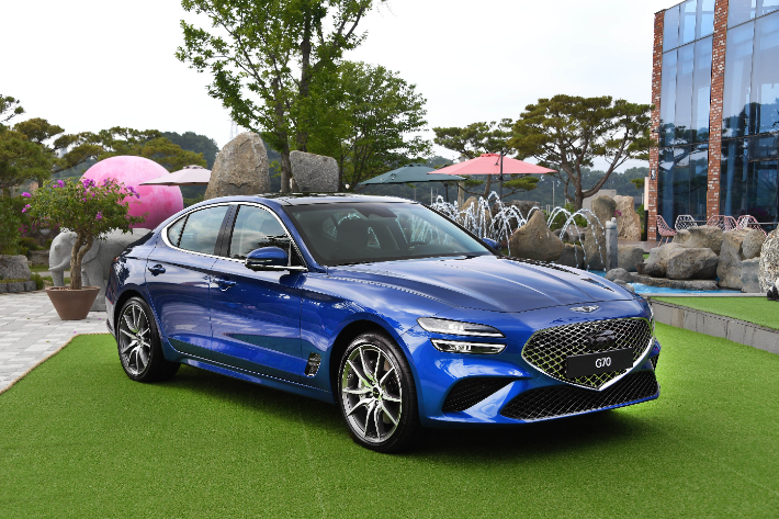 "묵직하게 느끼는 주행의 맛"…G70, 더 강해져 돌아왔다 - 노컷뉴스