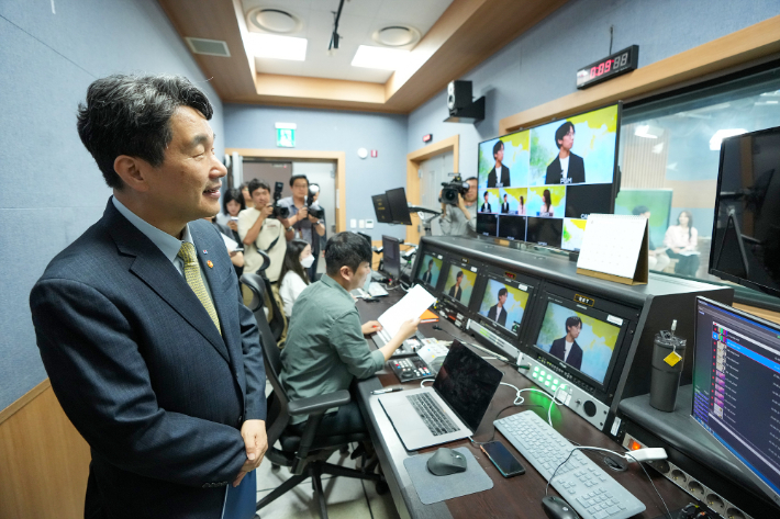 연 71만원짜리 'EBS 중학 프리미엄' 무료화…1300여 강좌 수강 - 노컷뉴스
