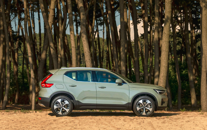 '연둣빛' 입은 볼보 XC40…"독창적 색상에 반하다" - 노컷뉴스