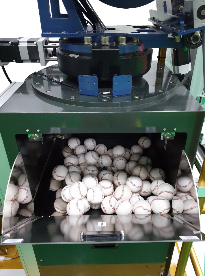 LG·NC 불방망이 이유 있었네…AI 피칭머신 메이저리그 간다 - 노컷뉴스