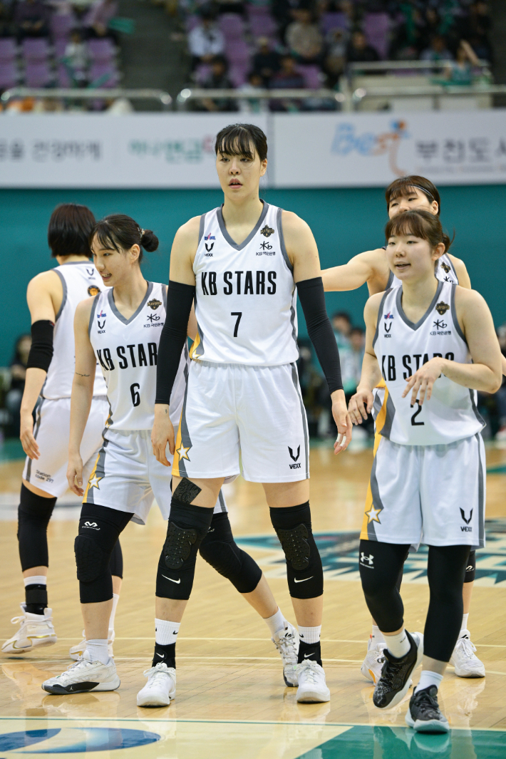 박지수 활약한 KB스타즈, 4강 PO 3연승으로 챔프전 진출 - 노컷뉴스