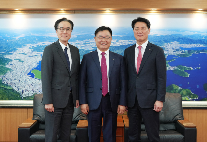 BNK경남은행 예경탁 은행장·김태한 내정자, 창원시장과 환담 - 노컷뉴스